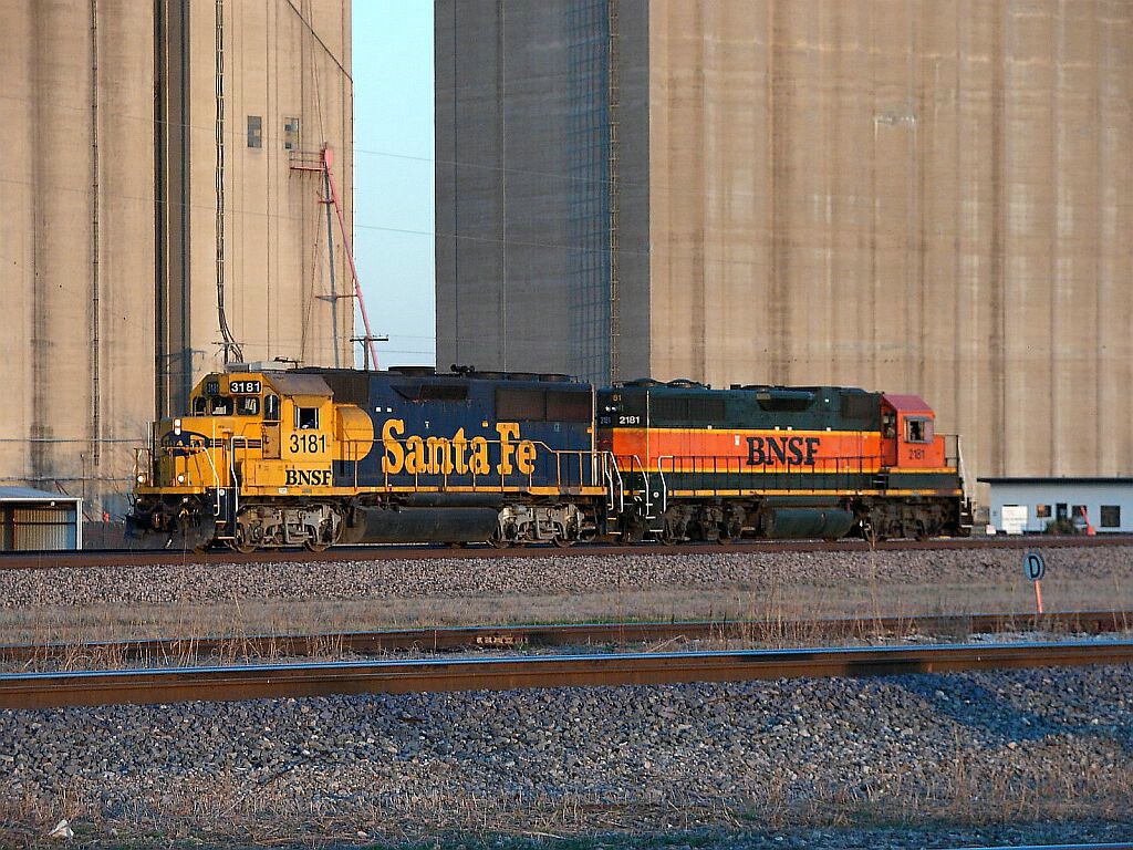 BNSF 2181 & 3181